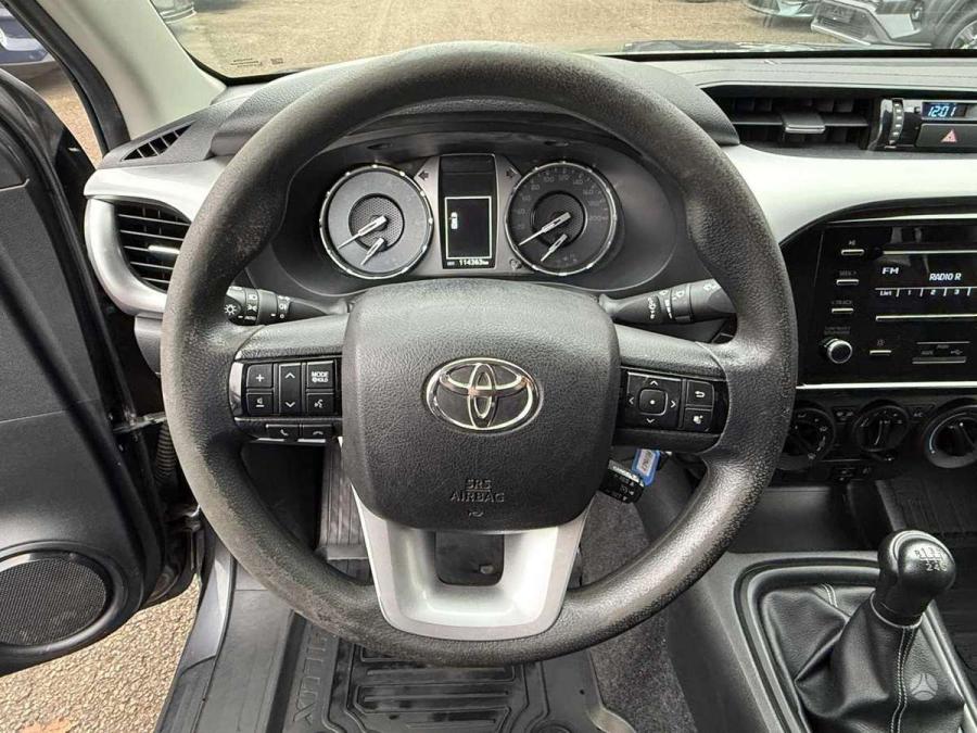 Grey Toyota Hilux 2021 in Vilnius, with an engine capacity of 2.39 L and mileage of 115 thousand km for 28900 €, photo 9 on AUTOMOTO.COM.LV