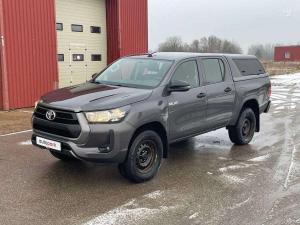 Grey Toyota Hilux 2021 in Ukmerge, with an engine capacity of 2.39 L and mileage of 126 thousand km for 26900 €, photo  on AUTOMOTO.COM.LV