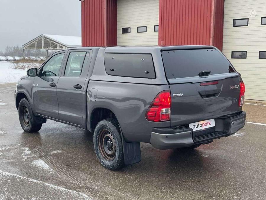 Grey Toyota Hilux 2021 in Ukmerge, with an engine capacity of 2.39 L and mileage of 126 thousand km for 26900 €, photo 5 on AUTOMOTO.COM.LV