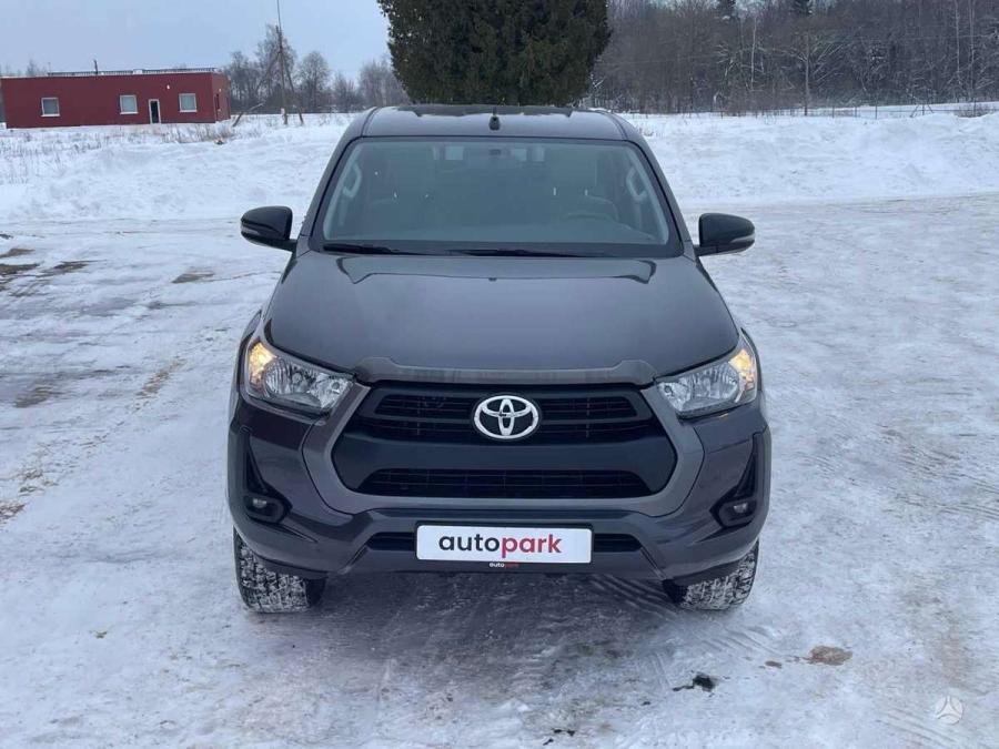 Grey Toyota Hilux 2021 in Ukmerge, with an engine capacity of 2.39 L and mileage of 84 thousand km for 29999 €, photo 2 on AUTOMOTO.COM.LV