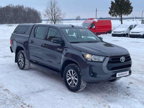 Grey Toyota Hilux 2021 in Ukmerge, with an engine capacity of 2.39 L and mileage of 84 thousand km for 29999 €, photo 3 on AUTOMOTO.COM.LV