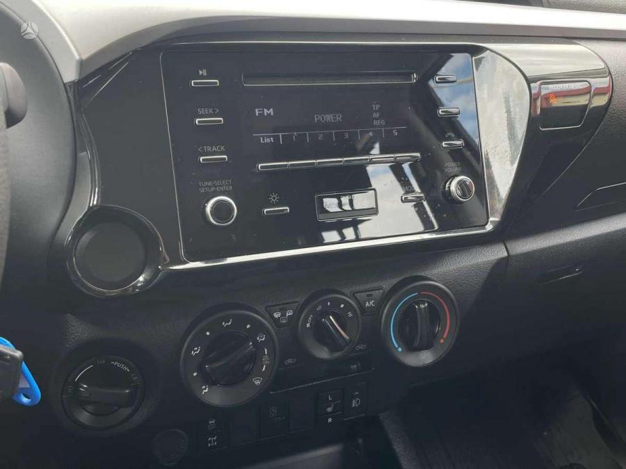 Pelēks Toyota Hilux 2021 Ukmergė, ar dzinēja tilpumu 2.39 L un nobraukumu 126 tūkst. km par 26900 €, foto 10 vietnē AUTOMOTO.COM.LV