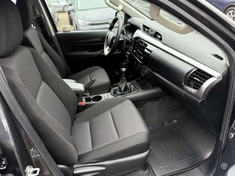 Grey Toyota Hilux 2021 in Vilnius, with an engine capacity of 2.39 L and mileage of 116 thousand km for 28900 €, photo 8 on AUTOMOTO.COM.LV