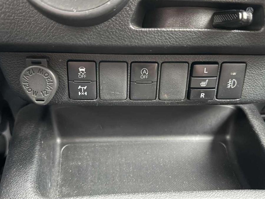 Grey Toyota Hilux 2021 in Vilnius, with an engine capacity of 2.39 L and mileage of 116 thousand km for 28900 €, photo 12 on AUTOMOTO.COM.LV