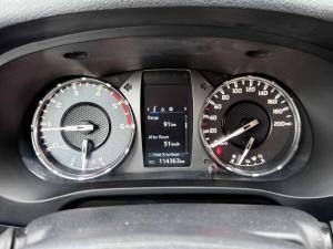 Grey Toyota Hilux 2021 in Vilnius, with an engine capacity of 2.39 L and mileage of 116 thousand km for 28900 €, photo 13 on AUTOMOTO.COM.LV