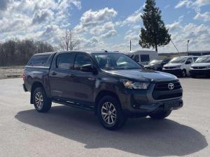 Grey Toyota Hilux 2021 in Ukmerge, with an engine capacity of 2.39 L and mileage of 90 thousand km for 29999 €, photo 3 on AUTOMOTO.COM.LV
