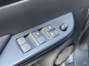 Grey Toyota Hilux 2021 in Ukmerge, with an engine capacity of 2.39 L and mileage of 90 thousand km for 29999 €, photo 14 on AUTOMOTO.COM.LV