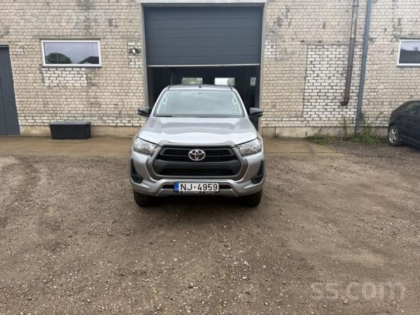 Pelēks Toyota Hilux 2021 Valka, ar dzinēja tilpumu 2.40 L un nobraukumu 310 tūkst. km par 24444 €, foto 3 vietnē AUTOMOTO.COM.LV