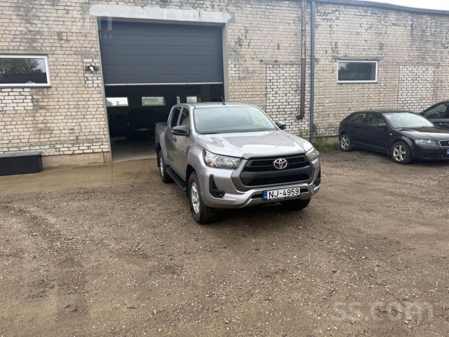 Pelēks Toyota Hilux 2021 Valka, ar dzinēja tilpumu 2.40 L un nobraukumu 310 tūkst. km par 24444 €, foto 4 vietnē AUTOMOTO.COM.LV