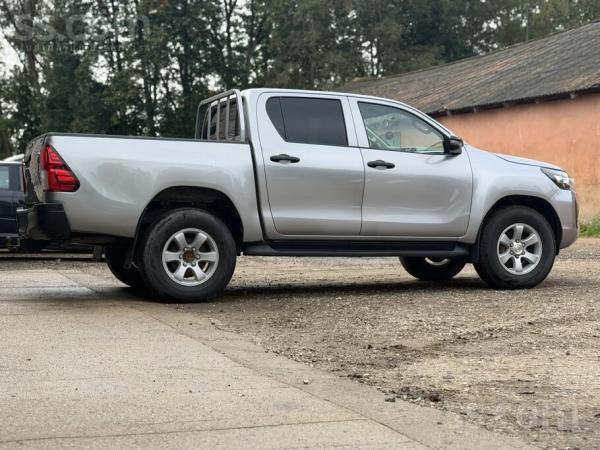 Pelēks Toyota Hilux 2021 Valka, ar dzinēja tilpumu 2.40 L un nobraukumu 310 tūkst. km par 24444 €, foto 5 vietnē AUTOMOTO.COM.LV