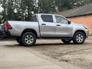 Pelēks Toyota Hilux 2021 Valka, ar dzinēja tilpumu 2.40 L un nobraukumu 310 tūkst. km par 24444 €, foto 5 vietnē AUTOMOTO.COM.LV
