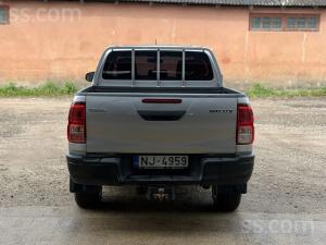 Pelēks Toyota Hilux 2021 Valka, ar dzinēja tilpumu 2.40 L un nobraukumu 310 tūkst. km par 24444 €, foto 7 vietnē AUTOMOTO.COM.LV