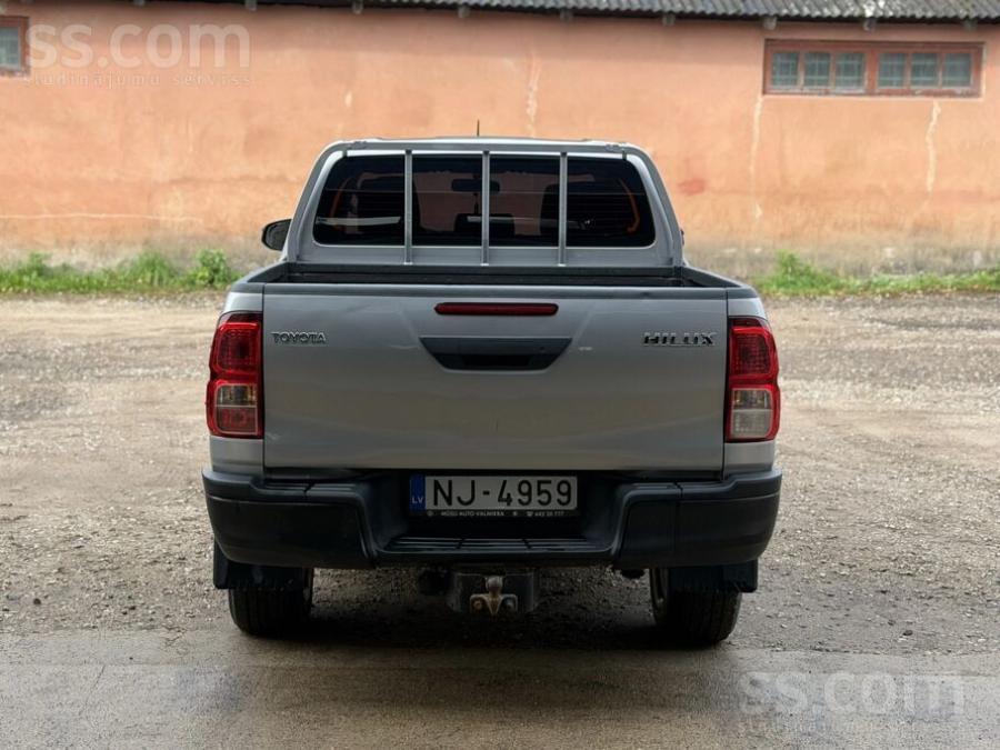 Pelēks Toyota Hilux 2021 Valka, ar dzinēja tilpumu 2.40 L un nobraukumu 310 tūkst. km par 24444 €, foto 7 vietnē AUTOMOTO.COM.LV