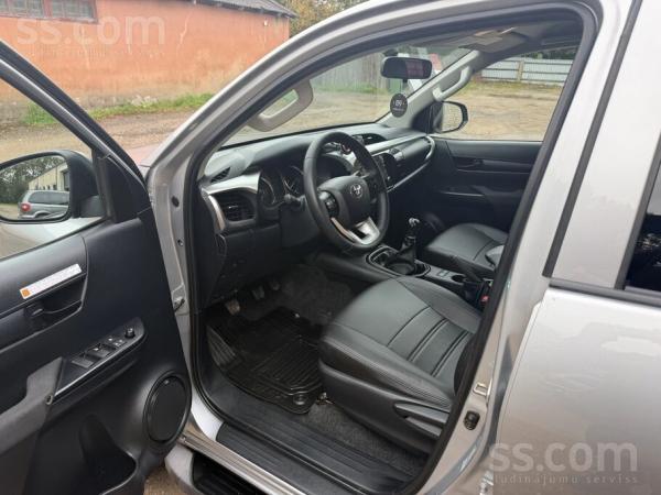 Pelēks Toyota Hilux 2021 Valka, ar dzinēja tilpumu 2.40 L un nobraukumu 310 tūkst. km par 24444 €, foto 11 vietnē AUTOMOTO.COM.LV