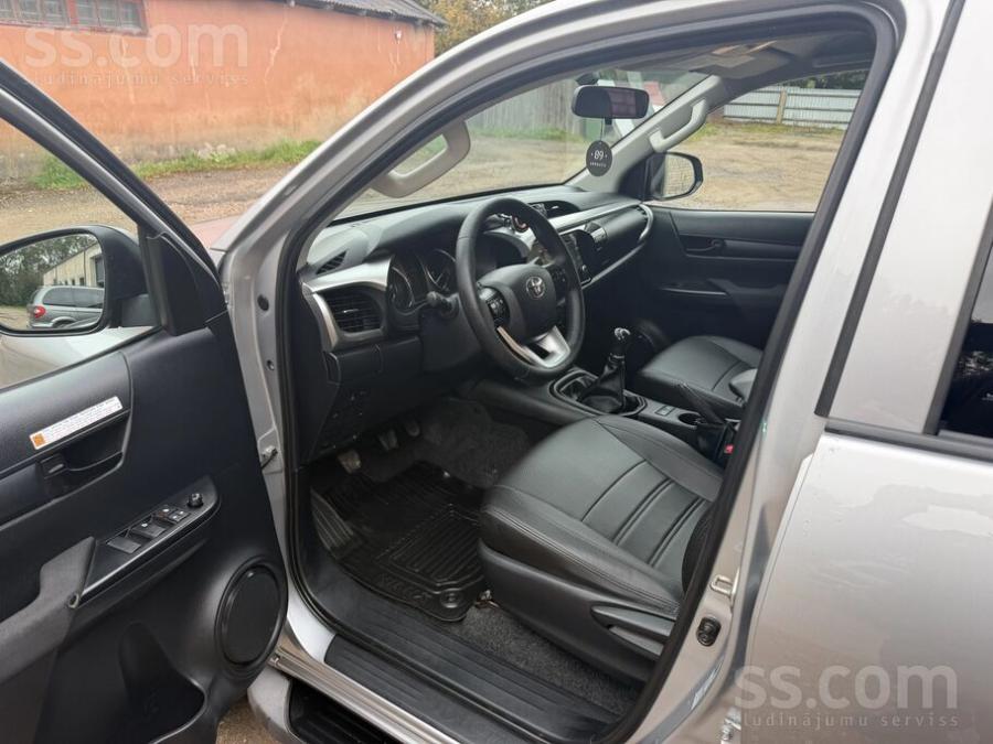 Pelēks Toyota Hilux 2021 Valka, ar dzinēja tilpumu 2.40 L un nobraukumu 310 tūkst. km par 24444 €, foto 11 vietnē AUTOMOTO.COM.LV