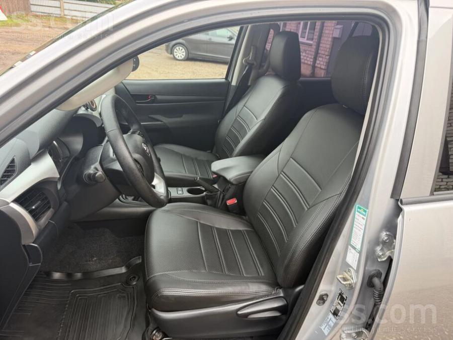 Pelēks Toyota Hilux 2021 Valka, ar dzinēja tilpumu 2.40 L un nobraukumu 310 tūkst. km par 24444 €, foto 19 vietnē AUTOMOTO.COM.LV