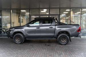 Grey Toyota Hilux 2022 in Vilnius, with an engine capacity of 2.76 L and mileage of 137 thousand km for 45900 €, photo 4 on AUTOMOTO.COM.LV