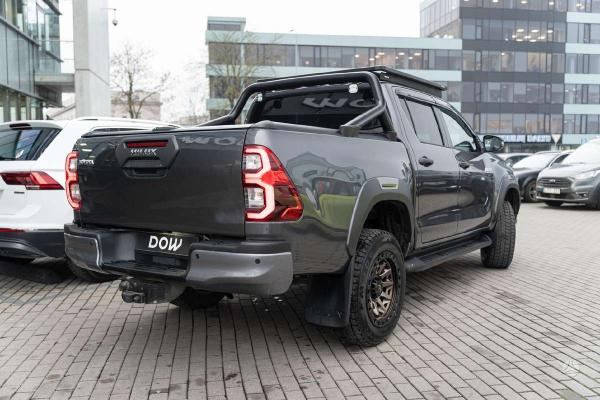 Grey Toyota Hilux 2022 in Vilnius, with an engine capacity of 2.76 L and mileage of 137 thousand km for 45900 €, photo 9 on AUTOMOTO.COM.LV