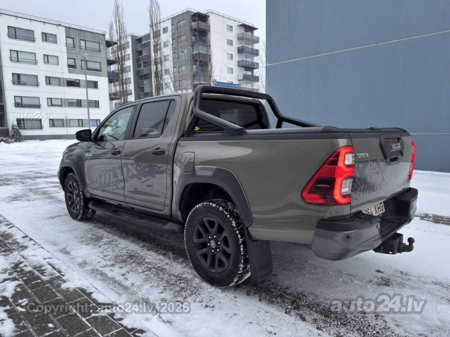 Pelēks Toyota Hilux 2022 Tallina, ar dzinēja tilpumu 2.80 L un nobraukumu 145 tūkst. km par 39900 €, foto 3 vietnē AUTOMOTO.COM.LV