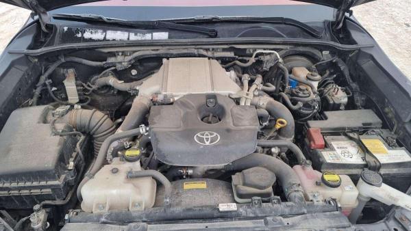 Grey Toyota Hilux 2022 in Siauliai, with an engine capacity of 2.39 L and mileage of 80 thousand km for 32500 €, photo 11 on AUTOMOTO.COM.LV
