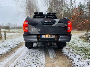 Pelēks Toyota Hilux 2022 Rīga, ar dzinēja tilpumu 2.80 L un nobraukumu 140 tūkst. km par 40900 €, foto 4 vietnē AUTOMOTO.COM.LV