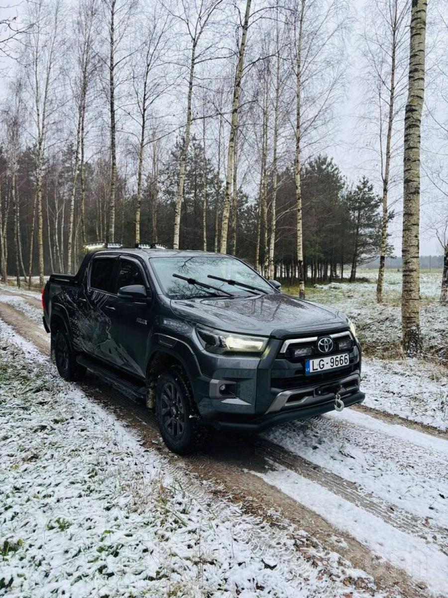 Pelēks Toyota Hilux 2022 Rīga, ar dzinēja tilpumu 2.80 L un nobraukumu 140 tūkst. km par 40900 €, foto 5 vietnē AUTOMOTO.COM.LV