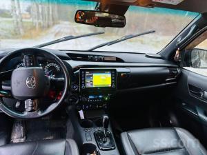 Pelēks Toyota Hilux 2022 Rīga, ar dzinēja tilpumu 2.80 L un nobraukumu 140 tūkst. km par 40900 €, foto 7 vietnē AUTOMOTO.COM.LV