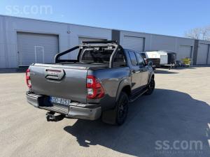 Pelēks Toyota Hilux 2022 Rīga, ar dzinēja tilpumu 2.80 L un nobraukumu 111 tūkst. km par 42350 €, foto 3 vietnē AUTOMOTO.COM.LV