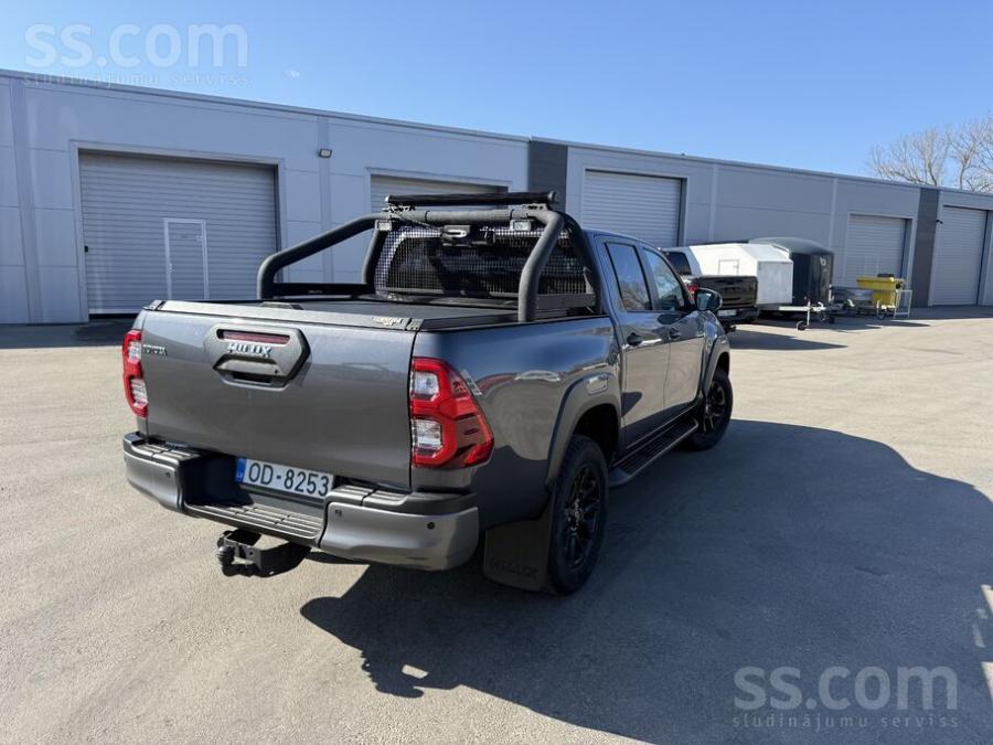 Pelēks Toyota Hilux 2022 Rīga, ar dzinēja tilpumu 2.80 L un nobraukumu 111 tūkst. km par 42350 €, foto 3 vietnē AUTOMOTO.COM.LV