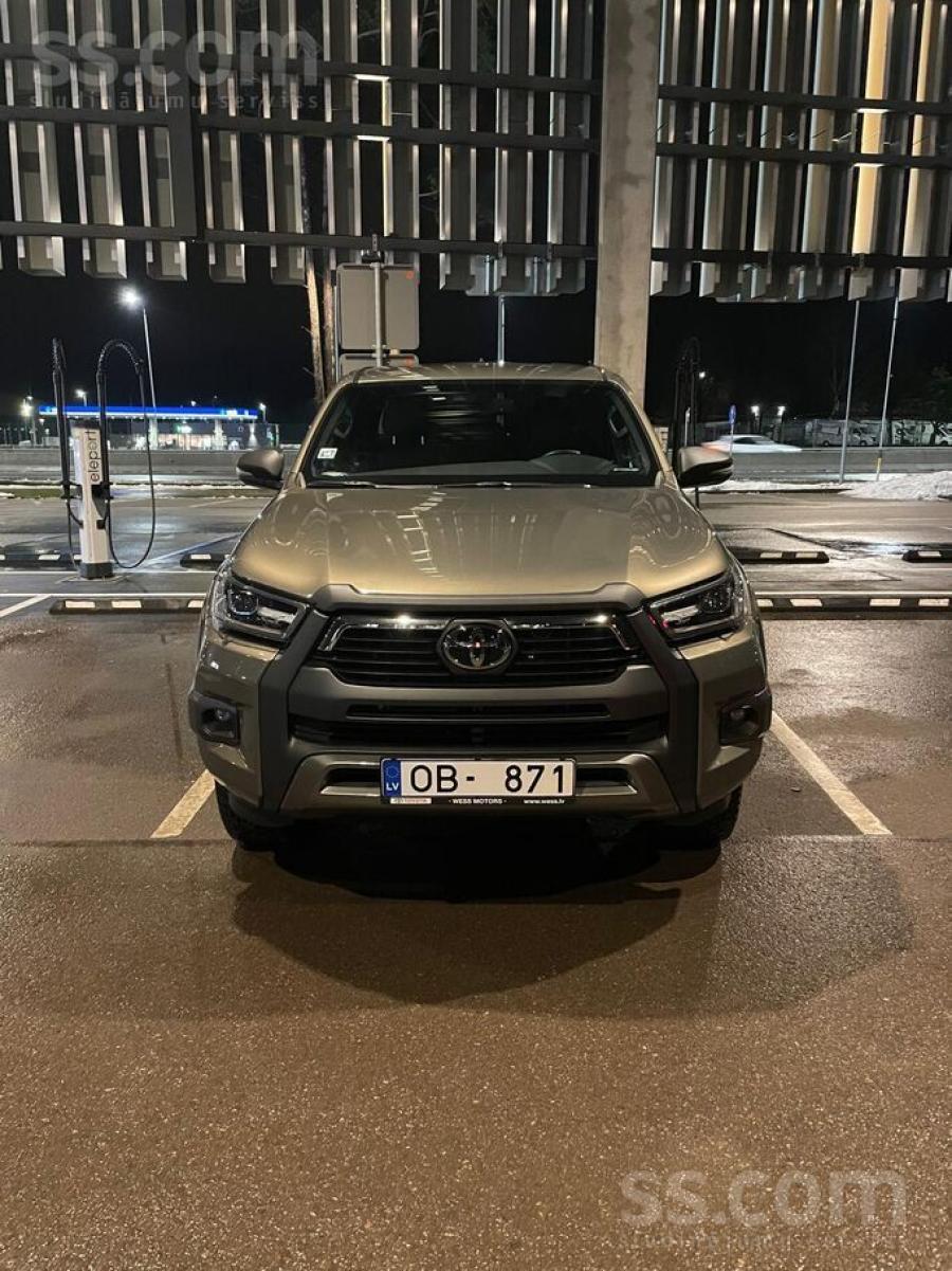 Pelēks Toyota Hilux 2022 Rīga, ar dzinēja tilpumu 2.80 L un nobraukumu 145 tūkst. km par 33600 €, foto 1 vietnē AUTOMOTO.COM.LV