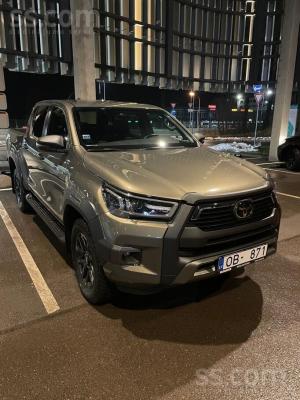 Pelēks Toyota Hilux 2022 Rīga, ar dzinēja tilpumu 2.80 L un nobraukumu 145 tūkst. km par 33600 €, foto 4 vietnē AUTOMOTO.COM.LV