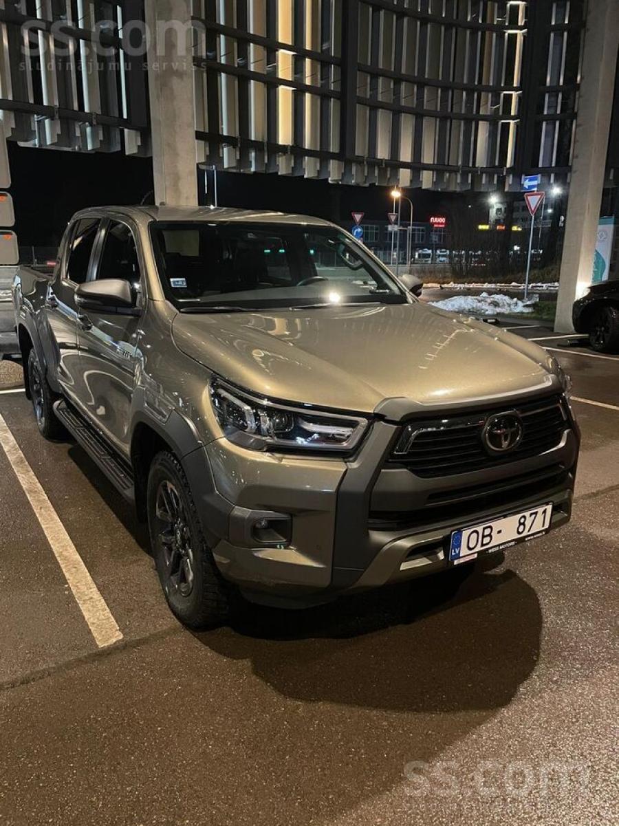 Pelēks Toyota Hilux 2022 Rīga, ar dzinēja tilpumu 2.80 L un nobraukumu 145 tūkst. km par 33600 €, foto 4 vietnē AUTOMOTO.COM.LV