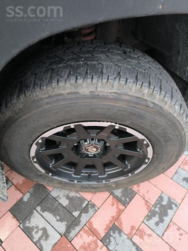 Grey Toyota Hilux 2023 in Aizkraukle, with an engine capacity of 2.80 L and mileage of 32 thousand km for 51500 €, photo 11 on AUTOMOTO.COM.LV