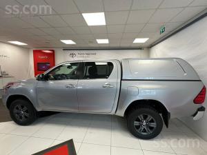 Grey Toyota Hilux 2023 in Jekabpils, with an engine capacity of 2.80 L and mileage of 105 thousand km for 35500 €, photo 4 on AUTOMOTO.COM.LV