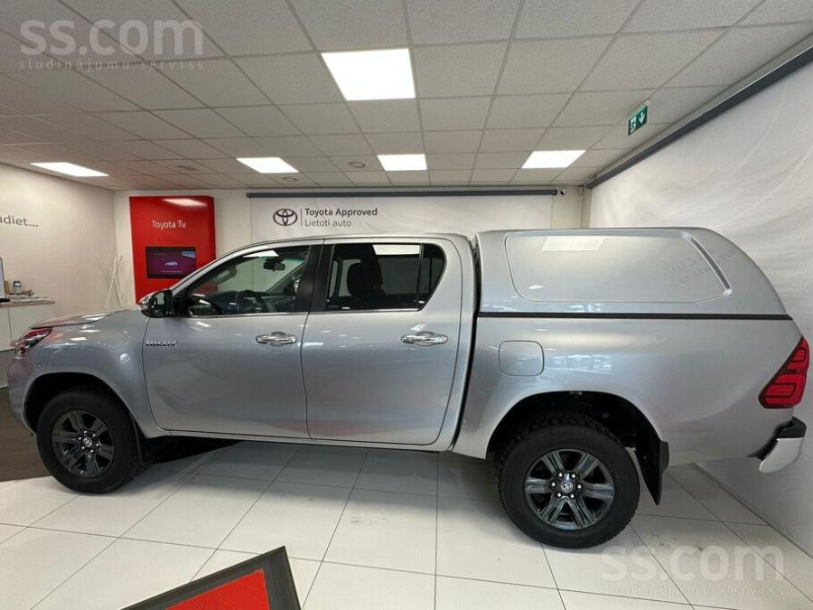 Grey Toyota Hilux 2023 in Jekabpils, with an engine capacity of 2.80 L and mileage of 105 thousand km for 35500 €, photo 4 on AUTOMOTO.COM.LV