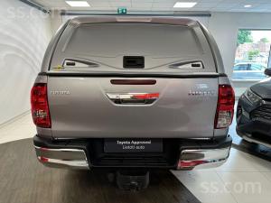 Grey Toyota Hilux 2023 in Jekabpils, with an engine capacity of 2.80 L and mileage of 105 thousand km for 35500 €, photo 5 on AUTOMOTO.COM.LV