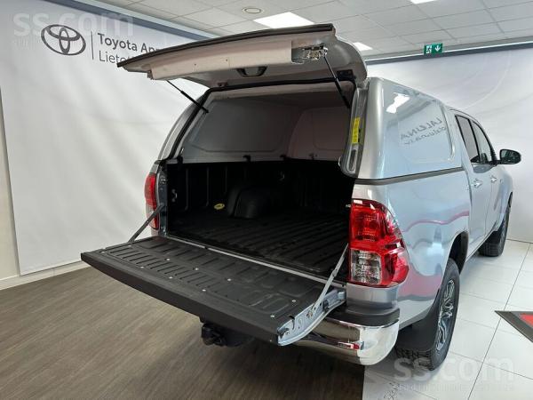 Grey Toyota Hilux 2023 in Jekabpils, with an engine capacity of 2.80 L and mileage of 105 thousand km for 35500 €, photo 5 on AUTOMOTO.COM.LV