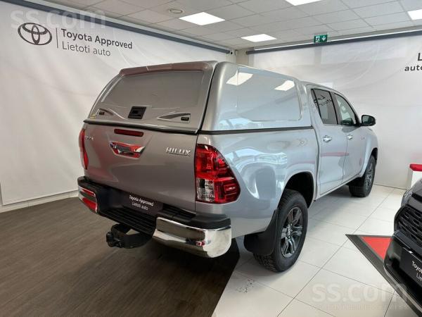 Grey Toyota Hilux 2023 in Jekabpils, with an engine capacity of 2.80 L and mileage of 105 thousand km for 35500 €, photo 6 on AUTOMOTO.COM.LV