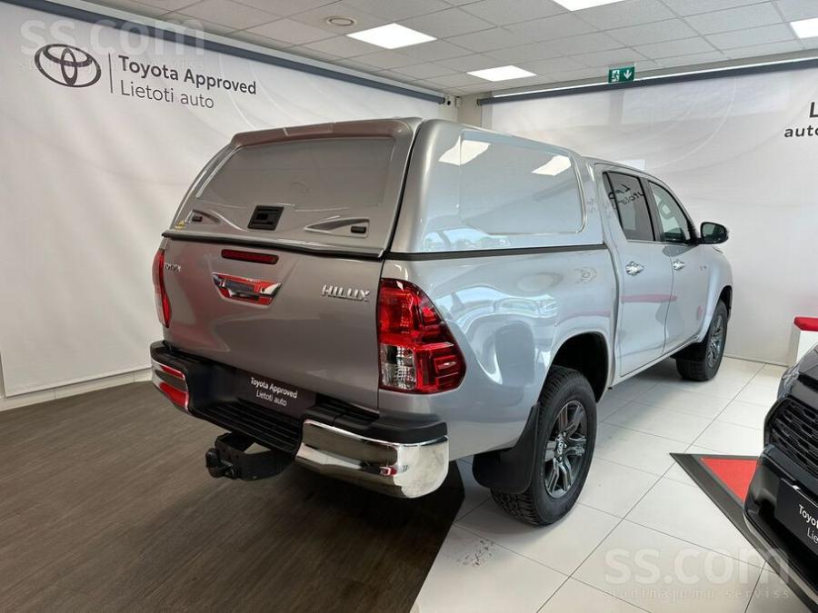 Grey Toyota Hilux 2023 in Jekabpils, with an engine capacity of 2.80 L and mileage of 105 thousand km for 35500 €, photo 7 on AUTOMOTO.COM.LV