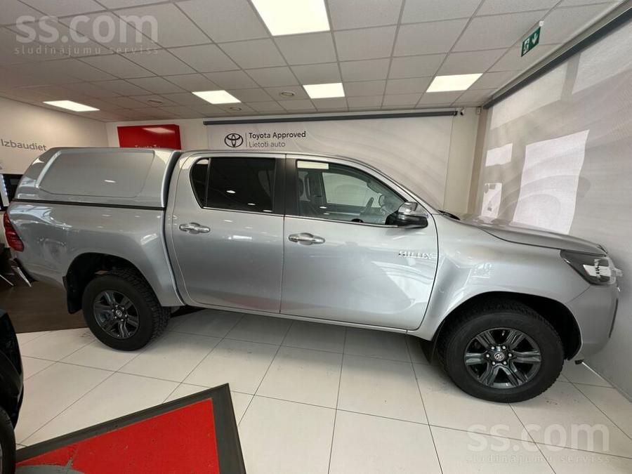 Grey Toyota Hilux 2023 in Jekabpils, with an engine capacity of 2.80 L and mileage of 105 thousand km for 35500 €, photo 8 on AUTOMOTO.COM.LV