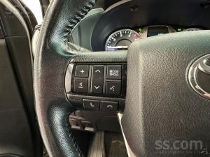 Grey Toyota Hilux 2023 in Jekabpils, with an engine capacity of 2.80 L and mileage of 105 thousand km for 35500 €, photo 12 on AUTOMOTO.COM.LV