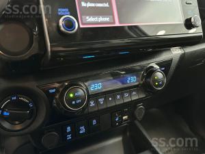Grey Toyota Hilux 2023 in Jekabpils, with an engine capacity of 2.80 L and mileage of 105 thousand km for 35500 €, photo 14 on AUTOMOTO.COM.LV