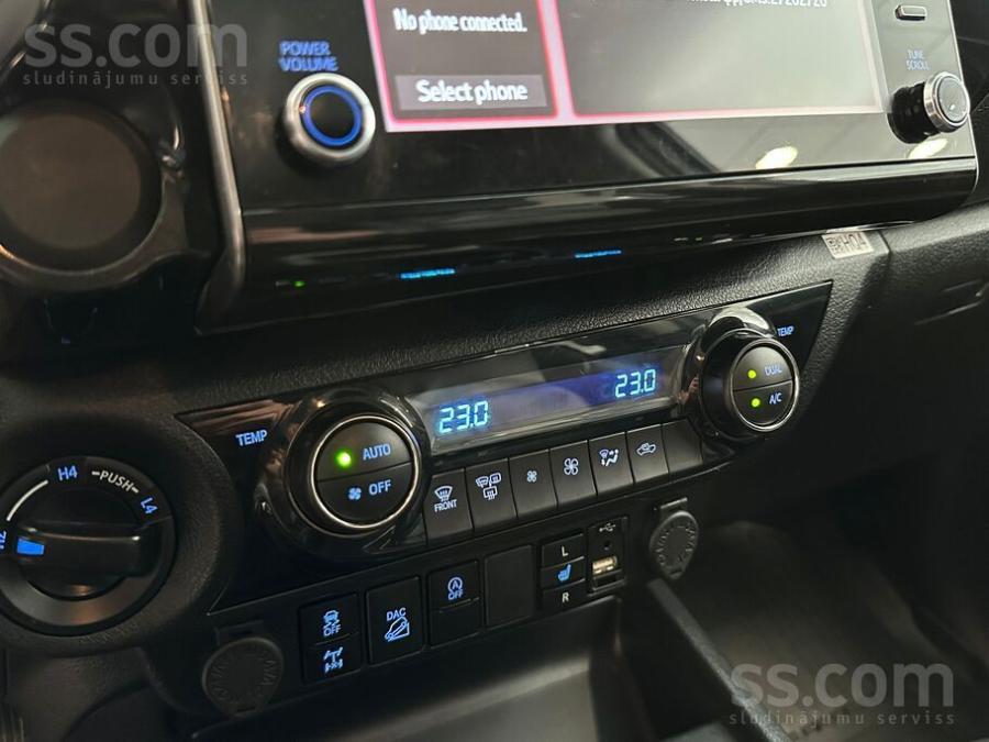 Grey Toyota Hilux 2023 in Jekabpils, with an engine capacity of 2.80 L and mileage of 105 thousand km for 35500 €, photo 14 on AUTOMOTO.COM.LV