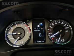 Grey Toyota Hilux 2023 in Jekabpils, with an engine capacity of 2.80 L and mileage of 105 thousand km for 35500 €, photo 17 on AUTOMOTO.COM.LV