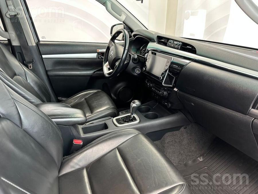 Grey Toyota Hilux 2023 in Jekabpils, with an engine capacity of 2.80 L and mileage of 105 thousand km for 35500 €, photo 20 on AUTOMOTO.COM.LV