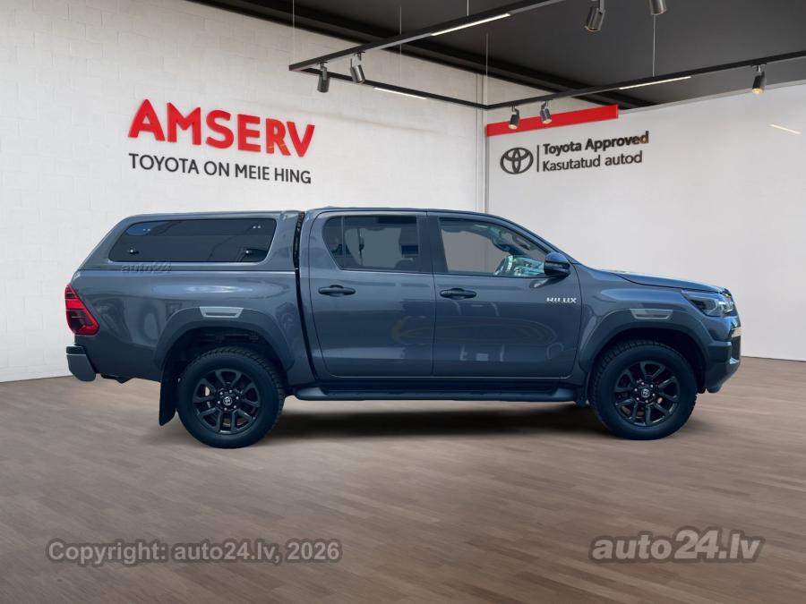Pelēks Toyota Hilux 2023 Pērnava, ar dzinēja tilpumu 2.80 L un nobraukumu 85 tūkst. km par 48990 €, foto 4 vietnē AUTOMOTO.COM.LV