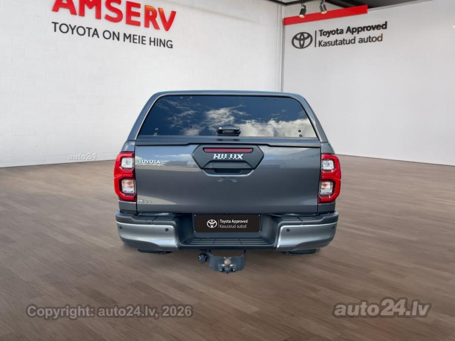 Pelēks Toyota Hilux 2023 Pērnava, ar dzinēja tilpumu 2.80 L un nobraukumu 85 tūkst. km par 48990 €, foto 5 vietnē AUTOMOTO.COM.LV