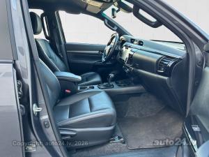 Pelēks Toyota Hilux 2023 Pērnava, ar dzinēja tilpumu 2.80 L un nobraukumu 85 tūkst. km par 48990 €, foto 7 vietnē AUTOMOTO.COM.LV