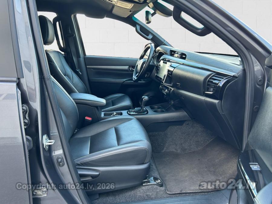Pelēks Toyota Hilux 2023 Pērnava, ar dzinēja tilpumu 2.80 L un nobraukumu 85 tūkst. km par 48990 €, foto 7 vietnē AUTOMOTO.COM.LV