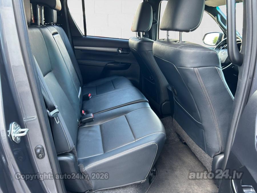 Pelēks Toyota Hilux 2023 Pērnava, ar dzinēja tilpumu 2.80 L un nobraukumu 85 tūkst. km par 48990 €, foto 8 vietnē AUTOMOTO.COM.LV